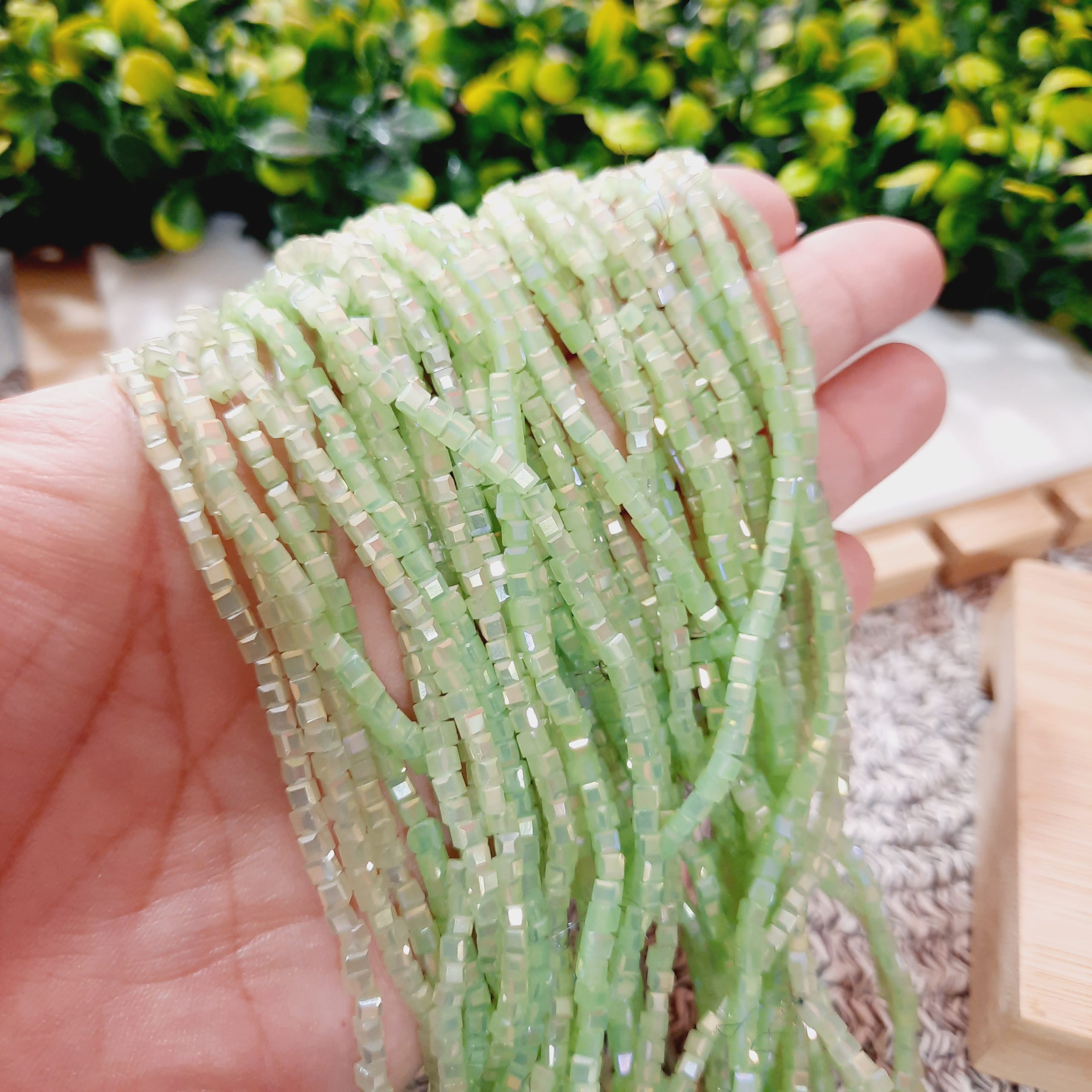 Cristal tipo cubo color verde pálido – 2mm – TIENDA INSUMOS CORAL